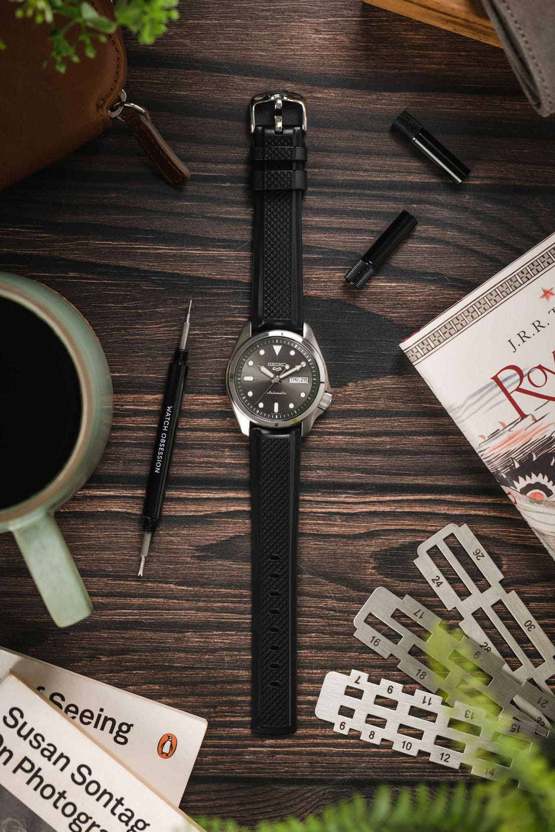 Hirsch Accent Strap | Natural Rubber | WatchObsession – Watch Obsession