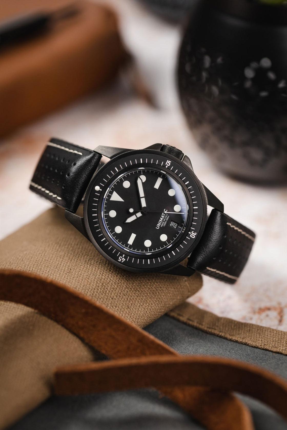 Hirsch Tiger Performance Watch Strap | Black | WatchObsession UK ...