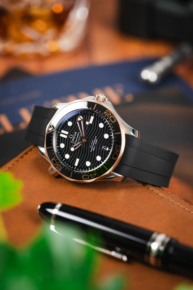 VANGUARD Integrated Curved Rubber Watch Strap - BLACK | WatchObsession ...
