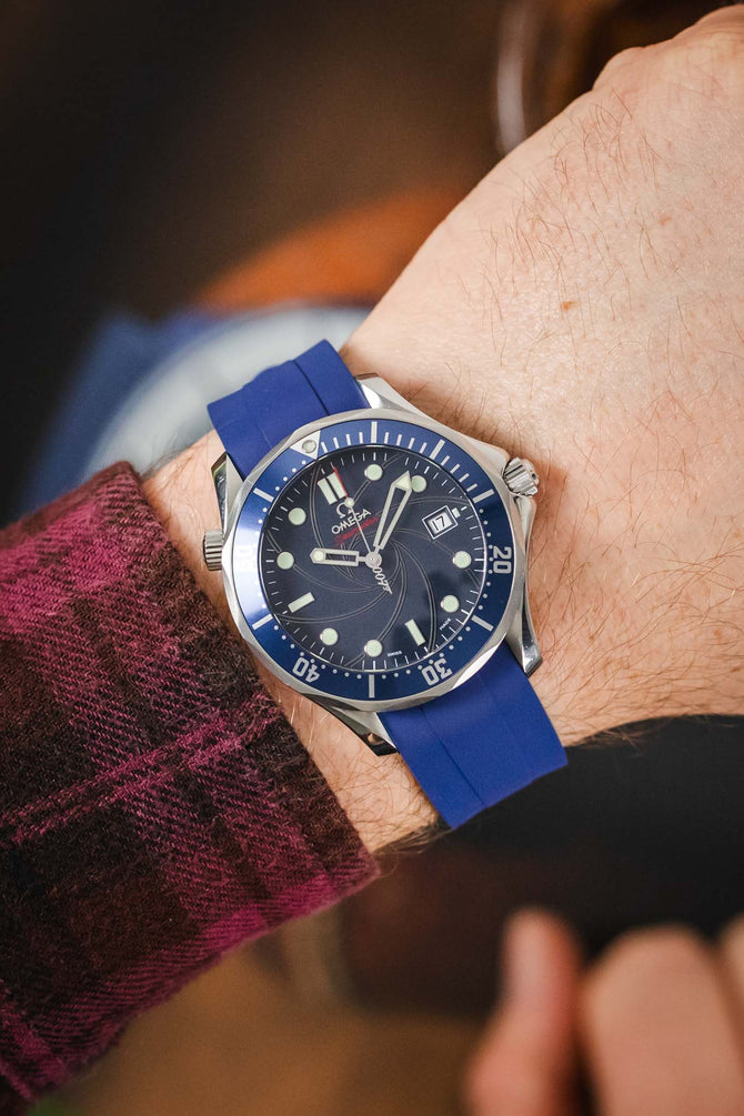 VANGUARD Integrated Curved Rubber Watch Strap - BLUE | WatchObsession ...