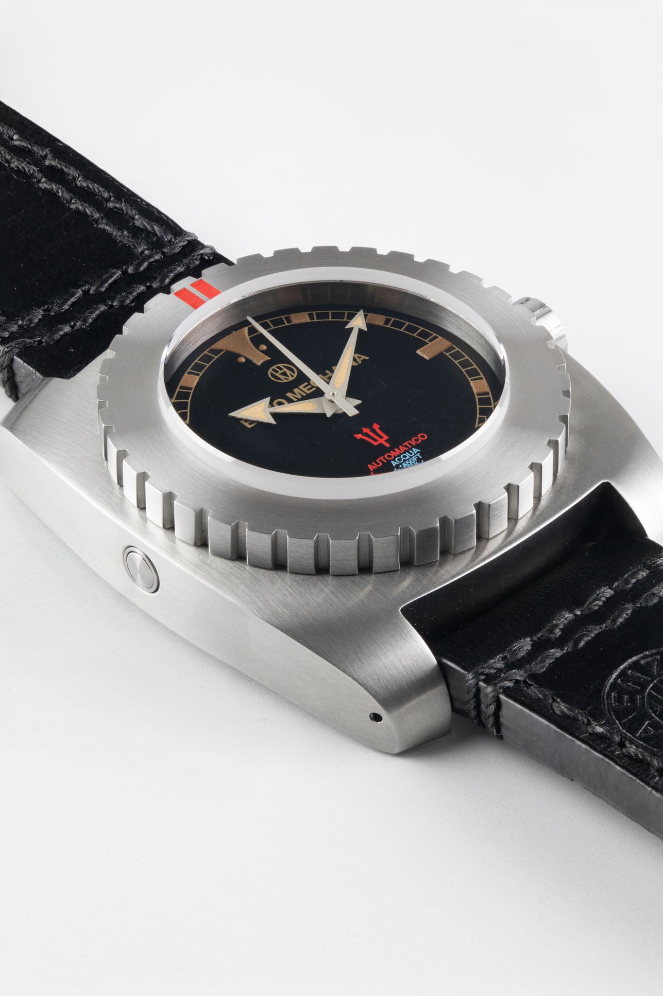 Enzo Mechana | 500m Peace Collection | WatchObsession