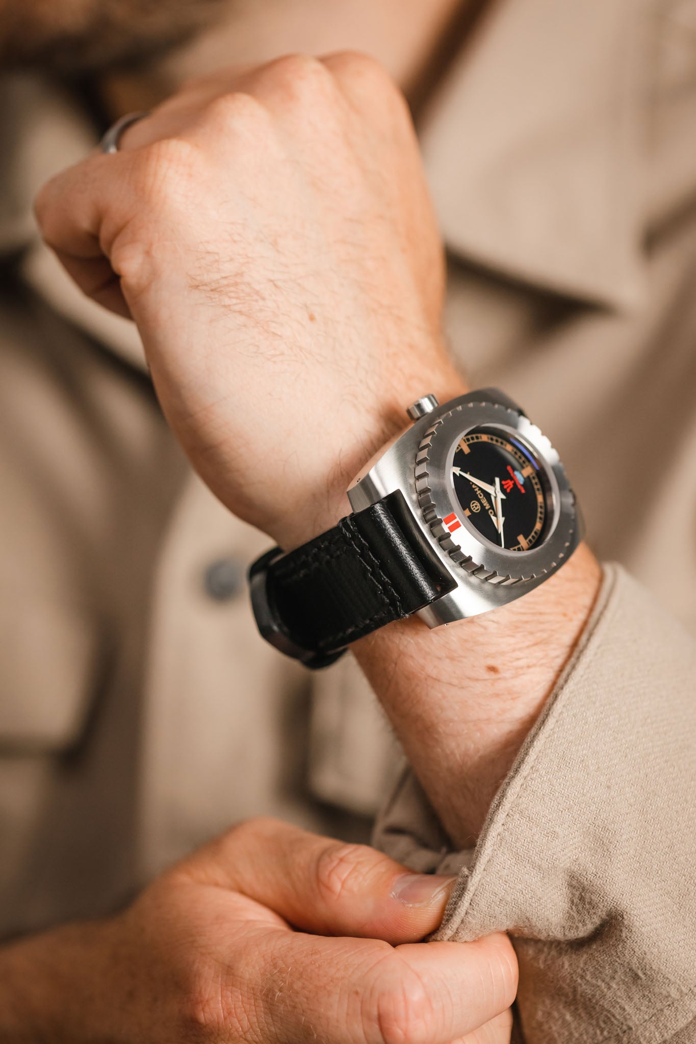 Enzo Mechana | 500m Peace Collection | WatchObsession