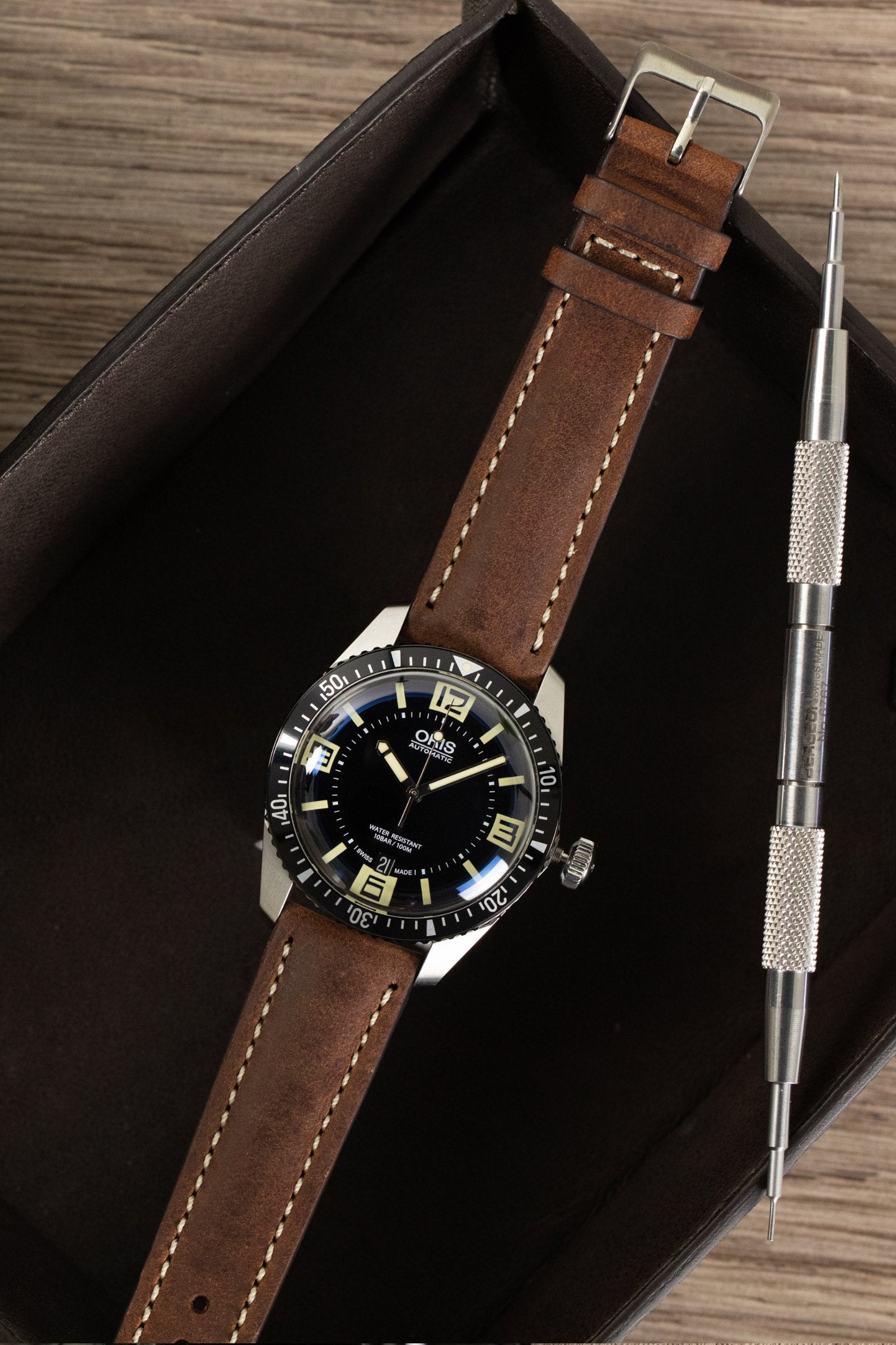 Pebro CADW DISTRESSED Padded Vintage Leather Watch Strap in CHESTNUT